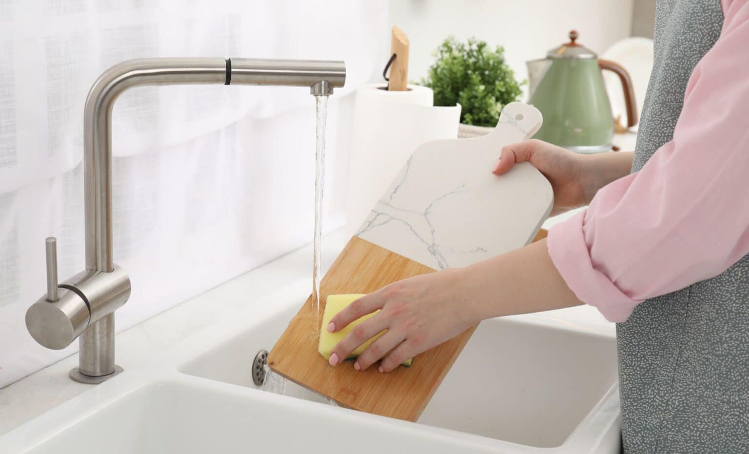 Top Chefs Swear By This One Simple Trick to Keep Your Wooden Cutting ...